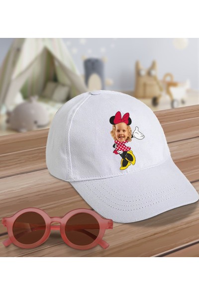 BK Kids Kişiye Özel Prenses Tasarımlı Beyaz Cotton Çocuk Şapkası ve Pembe Çocuk Güneş Gözlüğü Hediye Seti BK Kids Kişiye Özel Prenses Tasarımlı Beyaz Cotton Çocuk Şapkası ve Pembe Çocuk Güneş Gözlüğü Hediye Seti