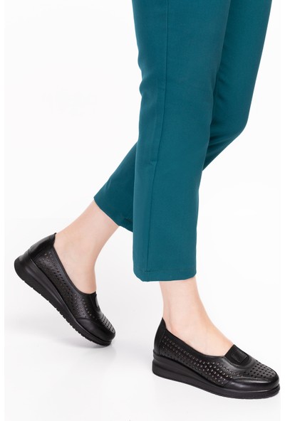 Akgün Terlik Kadın Deri Taban Ayakkabı