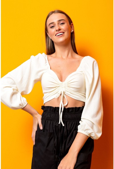 Ön Tüneli Yaka Kol Lastikli T-Şhirt Ön Tüneli Yaka Kol Lastikli T-Şhirt