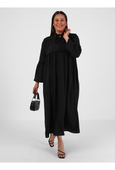 Alia Büyük Beden Yakası Bağlamalı Rahat Kesim Tesettür Elbise - Siyah - Alia Alia Büyük Beden Yakası Bağlamalı Rahat Kesim Tesettür Elbise - Siyah - Alia