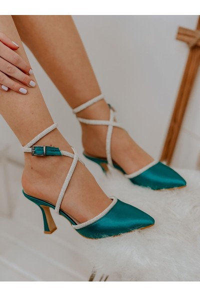 Zümrüt Yeşil Saten (Lilies) Taş Detay Kadın Stiletto