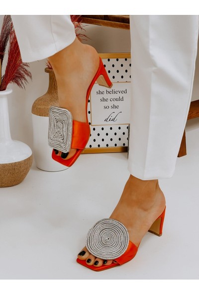 Turuncu Saten (Perla) Taş Detay Kadın Topuklu Terlik Turuncu Saten (Perla) Taş Detay Kadın Topuklu Terlik