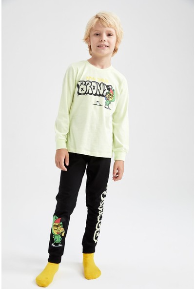 DeFacto Erkek Çocuk Kral Şakir Lisanslı Regular Fit Uzun Kollu Pijama Takımı X8751A622AU DeFacto Erkek Çocuk Kral Şakir Lisanslı Regular Fit Uzun Kollu Pijama Takımı X8751A622AU