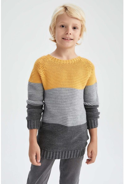 DeFacto Erkek Çocuk Regular Fit Bisiklet Yaka Triko Kazak R3179A622AU