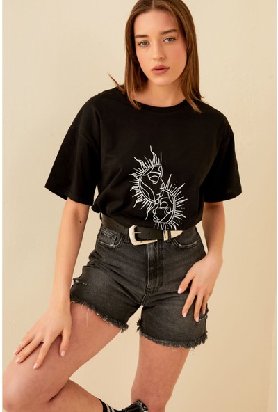 Swist Siyah Yarım Güneş Baskılı Oversize Kadın Tshirt