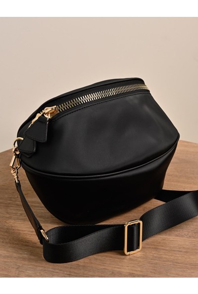 Jimmy Key Kadın Siyah Fermuarlı Askılı Çanta Jimmy Key Kadın Siyah Fermuarlı Askılı Çanta