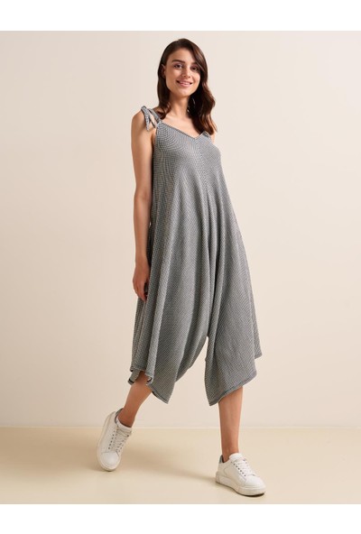 Jimmy Key Kadın Siyah Bol Kesim V Yaka Askılı Bol Paça Tulum Jimmy Key Kadın Siyah Bol Kesim V Yaka Askılı Bol Paça Tulum