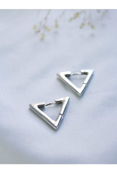 Tükkan Accessories Siyah Üçgen Şekil Çelik Küpe