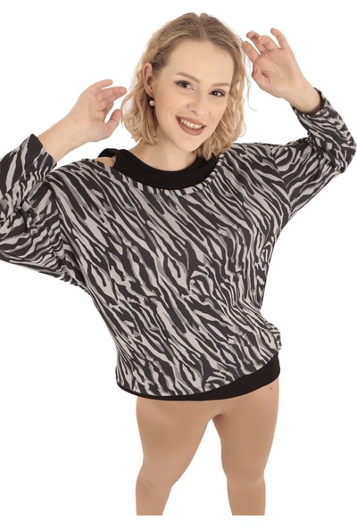 Buketli Kadın Siyah-Gri Zebra Desenli Kendinden Atletli Bluz Buketli Kadın Siyah-Gri Zebra Desenli Kendinden Atletli Bluz