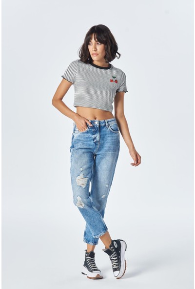 Cross Jeans Ariana Açık Mavi Yüksek Bel Fermuarlı Yıpratmalı Mom Fit Jean Pantolon C 4525-114