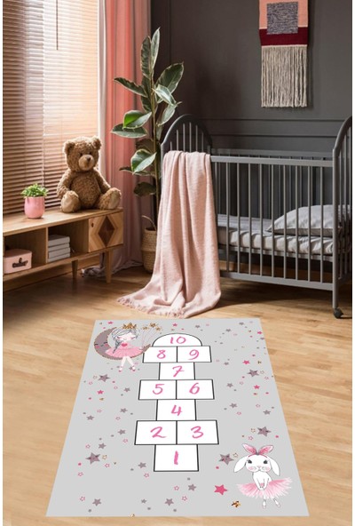 Estrella Özel Tasarım Dijital Baskılı Kaymaz Taban Yıkanabilir Çocuk Odası Halısı Seksekli Estrella Özel Tasarım Dijital Baskılı Kaymaz Taban Yıkanabilir Çocuk Odası Halısı Seksekli