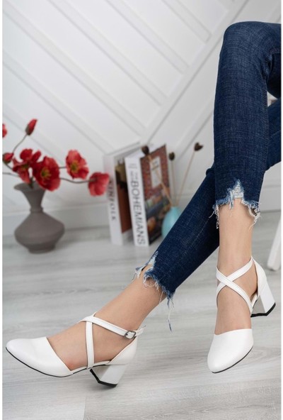 Kocamanlar Çapraz Bant Klasik Kadın Topuklu Ayakkabı Kocamanlar Çapraz Bant Klasik Kadın Topuklu Ayakkabı
