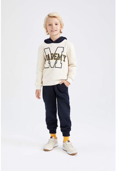 DeFacto Erkek Çocuk Regular Fit Baskılı Kapüşonlu Sweatshirt Jogger Eşofman Alt TAKIMI X8164A622AU DeFacto Erkek Çocuk Regular Fit Baskılı Kapüşonlu Sweatshirt Jogger Eşofman Alt TAKIMI X8164A622AU