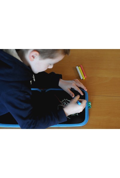 Unigo Karalama Defteri Uçak - Renkli Tozsuz Tebeşirli Unigo Karalama Defteri Uçak - Renkli Tozsuz Tebeşirli