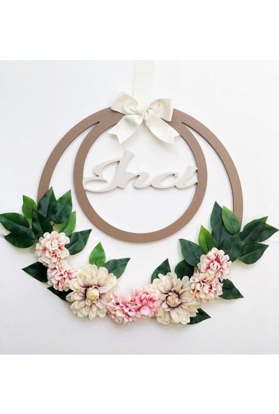 Lia Tasarım Ortancalı İsme Özel Tasarım Ahşap Kapı Süsü