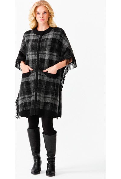 Desen Triko Kadın Dik Yaka Yanları Püsküllü Kareli Panço Siyah Desen Triko Kadın Dik Yaka Yanları Püsküllü Kareli Panço Siyah