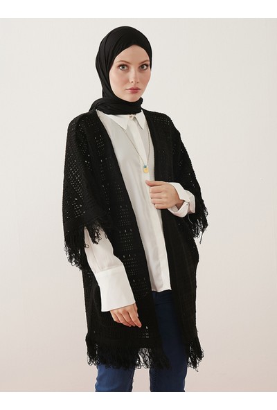 Etek ve Kol Ucundan Püsküllü Triko Panço - Siyah - Por La Cara Etek ve Kol Ucundan Püsküllü Triko Panço - Siyah - Por La Cara