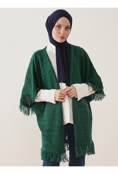 Por La Cara Etek ve Kol Ucundan Püsküllü Triko Panço - Zümrüt - Por La Cara Por La Cara Etek ve Kol Ucundan Püsküllü Triko Panço - Zümrüt - Por La Cara