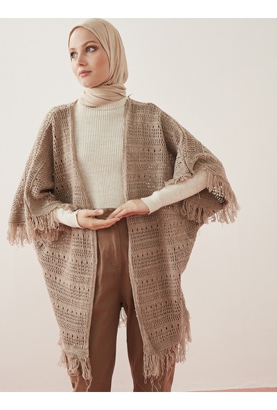 Etek ve Kol Ucundan Püsküllü Triko Panço - Vizon - Por La Cara Etek ve Kol Ucundan Püsküllü Triko Panço - Vizon - Por La Cara