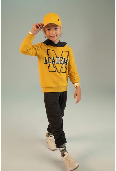 DeFacto Erkek Çocuk Regular Fit Baskılı Kapüşonlu Sweatshirt Jogger Eşofman Alt Takımı X8164A622AU DeFacto Erkek Çocuk Regular Fit Baskılı Kapüşonlu Sweatshirt Jogger Eşofman Alt Takımı X8164A622AU
