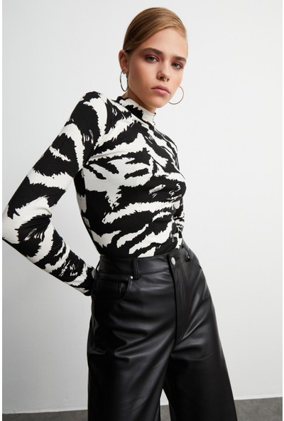 BiPantolon Kadın Siyah Beyaz Kalın Kırçıl Desenli Body