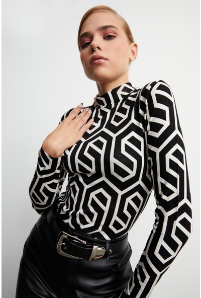 BiPantolon Kadın Siyah Beyaz Dik Geometrik Desenli Body BiPantolon Kadın Siyah Beyaz Dik Geometrik Desenli Body