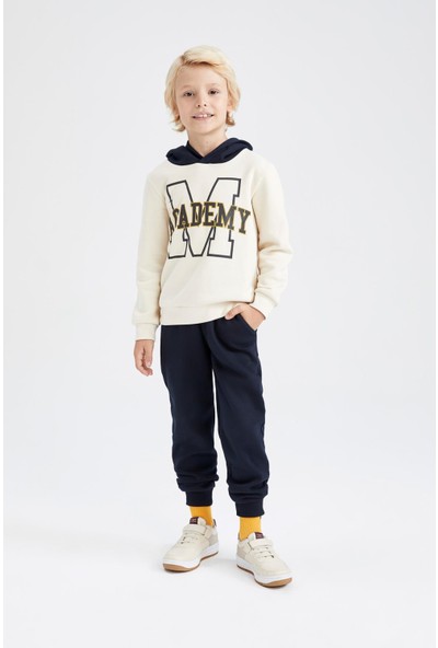 DeFacto Erkek Çocuk Regular Fit Baskılı Kapüşonlu Sweatshirt Jogger Eşofman Alt Takımı X8164A622AU DeFacto Erkek Çocuk Regular Fit Baskılı Kapüşonlu Sweatshirt Jogger Eşofman Alt Takımı X8164A622AU