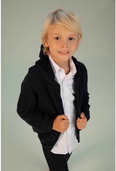DeFacto Erkek Çocuk Regular Fit Okula Dönüş Kapüşonlu İçi Polar Astarlı Triko Hırka U4281A622AU DeFacto Erkek Çocuk Regular Fit Okula Dönüş Kapüşonlu İçi Polar Astarlı Triko Hırka U4281A622AU