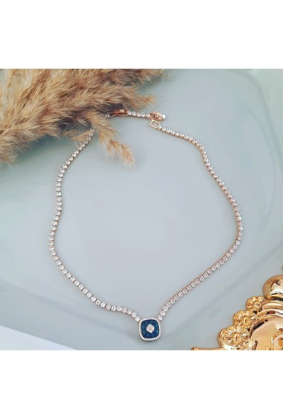 Vanessa Jewelry Accessories Ithal Özel Seri Mavi Baget Taş Detay Rodyum Kaplama Gold Su Yolu Kolye Vanessa Jewelry Accessories Ithal Özel Seri Mavi Baget Taş Detay Rodyum Kaplama Gold Su Yolu Kolye