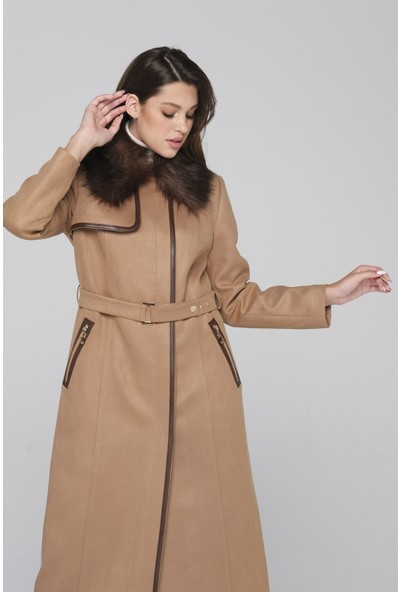 Olcay Çıkabilen Kürklü Deri ve Pelerin Detaylı Gabardin Süet Kap Kamel 6389 Olcay Çıkabilen Kürklü Deri ve Pelerin Detaylı Gabardin Süet Kap Kamel 6389
