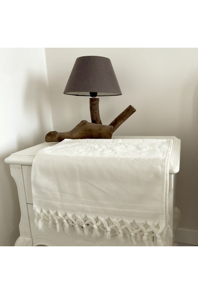 Fiesta İşlemelik Havlu Kadife Boyama Etamin Bağlamalı 50 x 90 Fiesta İşlemelik Havlu Kadife Boyama Etamin Bağlamalı 50 x 90