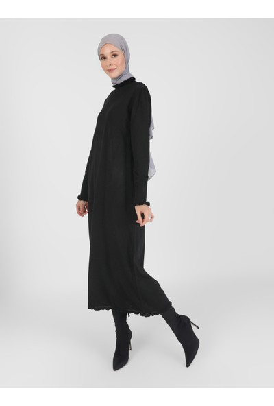 Refka Fırfır Detaylı Balıkçı Yaka Triko Tesettür Elbise - Siyah - Refka Woman Refka Fırfır Detaylı Balıkçı Yaka Triko Tesettür Elbise - Siyah - Refka Woman