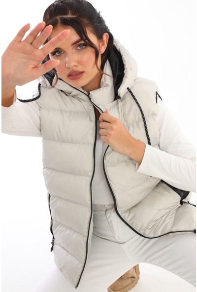 Alinda Kadın Spor Günlük Silikon Dolgu Çıkartılabilen Fermuarlı Kapüşon 3 Cepli Şişme Yelek Alinda Kadın Spor Günlük Silikon Dolgu Çıkartılabilen Fermuarlı Kapüşon 3 Cepli Şişme Yelek