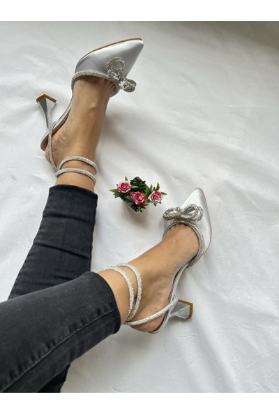 Gamze Shoes Gümüş Renk Fiyonk Taşlı Saten Şampanya Topuklu