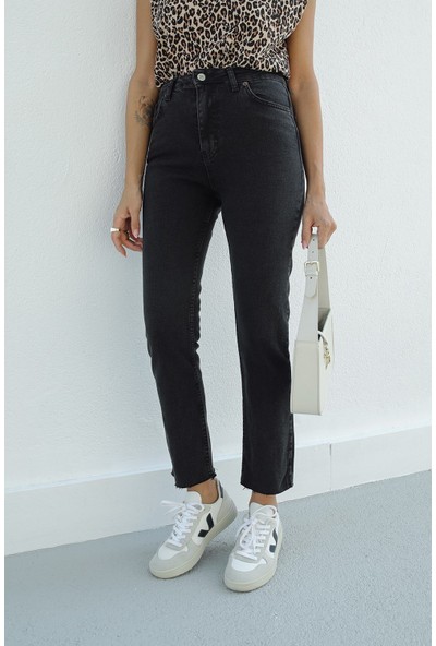Havoş Füme Boy Fit Kesik Paça Jean Havoş Füme Boy Fit Kesik Paça Jean