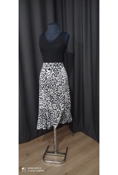 Zebra Desenli Yırtmaçlı Etek