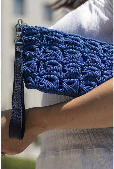 BY Sinem Dusunsel Kadın Saks Mavisi Renk Içi Astarlı Fermuarlı El Yapımı Cluch El Çantası BY Sinem Dusunsel Kadın Saks Mavisi Renk Içi Astarlı Fermuarlı El Yapımı Cluch El Çantası