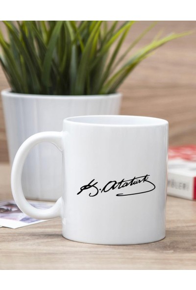 Atatürk Temalı Atatürk Imzalı Beyaz Kupa Bardak 1 Atatürk Temalı Atatürk Imzalı Beyaz Kupa Bardak 1