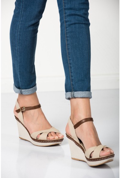 Fox Shoes Bej Kadın Dolgu Topuklu Ayakkabı 9674040205