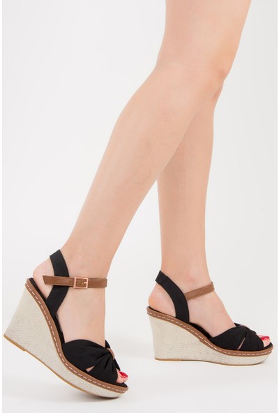 Fox Shoes Siyah Kadın Dolgu Topuklu Ayakkabı F674040405