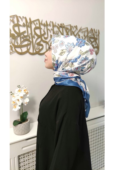 Madame Polo Rokoko Serisi Kır Çiçekleri Twill Eşarp Madame Polo Rokoko Serisi Kır Çiçekleri Twill Eşarp