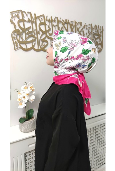 Madame Polo Rokoko Serisi Kır Çiçekleri Twill Eşarp Madame Polo Rokoko Serisi Kır Çiçekleri Twill Eşarp