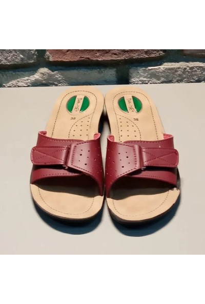 Daye Kadın Jel Taban Tokalı Cırt Cırtlı Ses Yapmaz Terlik Daye Kadın Jel Taban Tokalı Cırt Cırtlı Ses Yapmaz Terlik