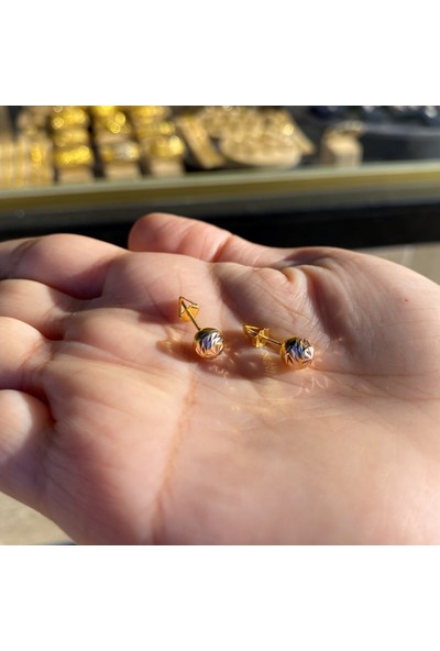 Ukba Gold 8 Ayar Altın Kalemli Top Küpe ( 6 mm ) Ukba Gold 8 Ayar Altın Kalemli Top Küpe ( 6 mm )