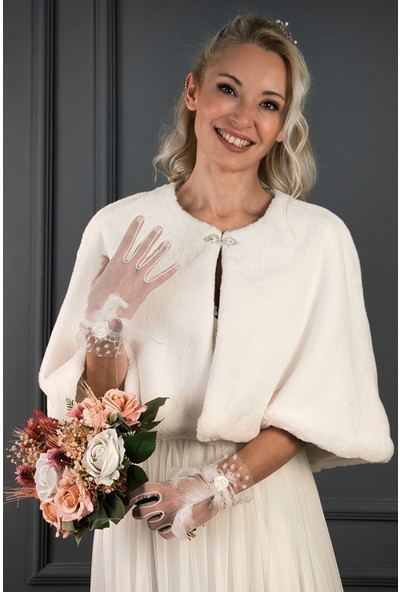 Elegance Scarf Uzun Beyaz Broşlu Gelin Bolerosu Elegance Scarf Uzun Beyaz Broşlu Gelin Bolerosu