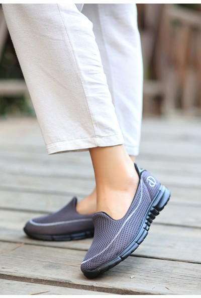 Maya Shoes Enox Gri Streş Siyah Tabanlı Babet Ayakkabı Maya Shoes Enox Gri Streş Siyah Tabanlı Babet Ayakkabı