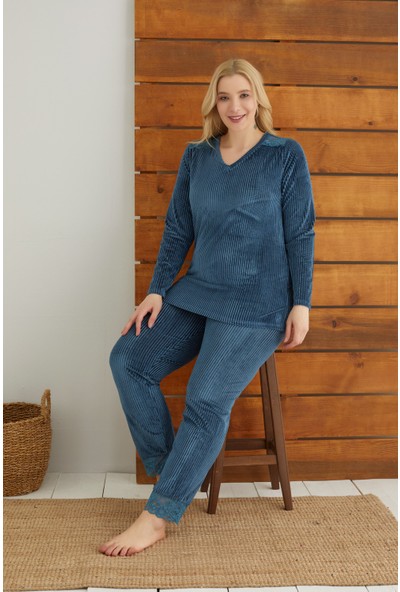 Siyah İnci Kadife Büyük Beden Battal Dantel Detaylı Pijama Takım 22276801 Siyah İnci Kadife Büyük Beden Battal Dantel Detaylı Pijama Takım 22276801