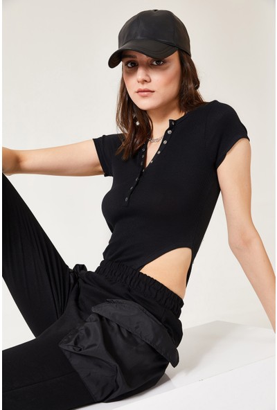 Oshebu Kadın Yakası Çıtçıtlı Kaşkorse Bodysuit Oshebu Kadın Yakası Çıtçıtlı Kaşkorse Bodysuit