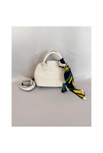 Liya Bags Beyaz Fularlı Omuz Çantası Liya Bags Beyaz Fularlı Omuz Çantası