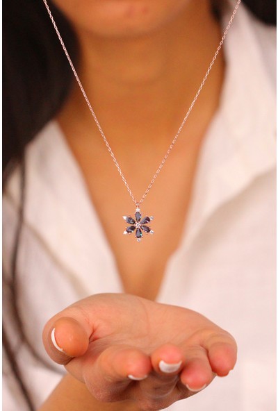 Gece Kamelya Çiçeği Gümüş Kolye Gece Kamelya Çiçeği Gümüş Kolye